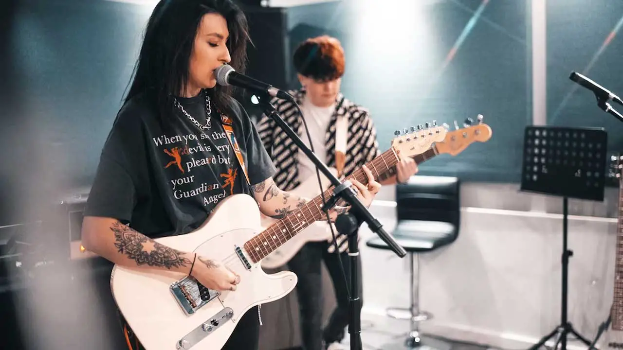 Learning How To Sing While Playing Guitar: A Step-by-Step Guide ...